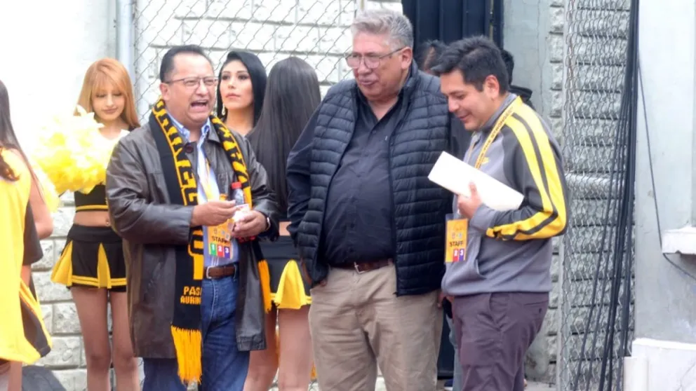 El presidente Ronald Crespo viaja al sorteo de la Copa y el DT se queda en La Paz | Visión 360