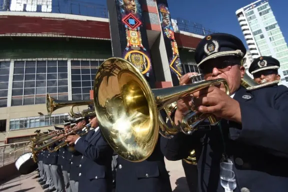 Rock y boleros, parte de la retreta de la Banda Municipal Eduardo Caba ...
