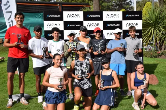 Bolivia conquista 10 de 12 títulos en los torneos G4 y J30 en La Paz | Visión 360