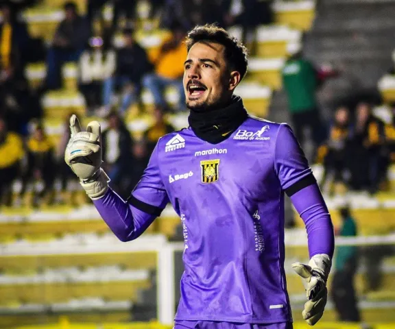 Viscarra mantuvo invicto el arco de The Strongest en los tres partidos ...