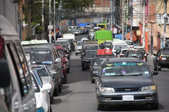 Comparan las filas por combustible a las de la época de la UDP ¿estamos igual o peor? | Visión 360