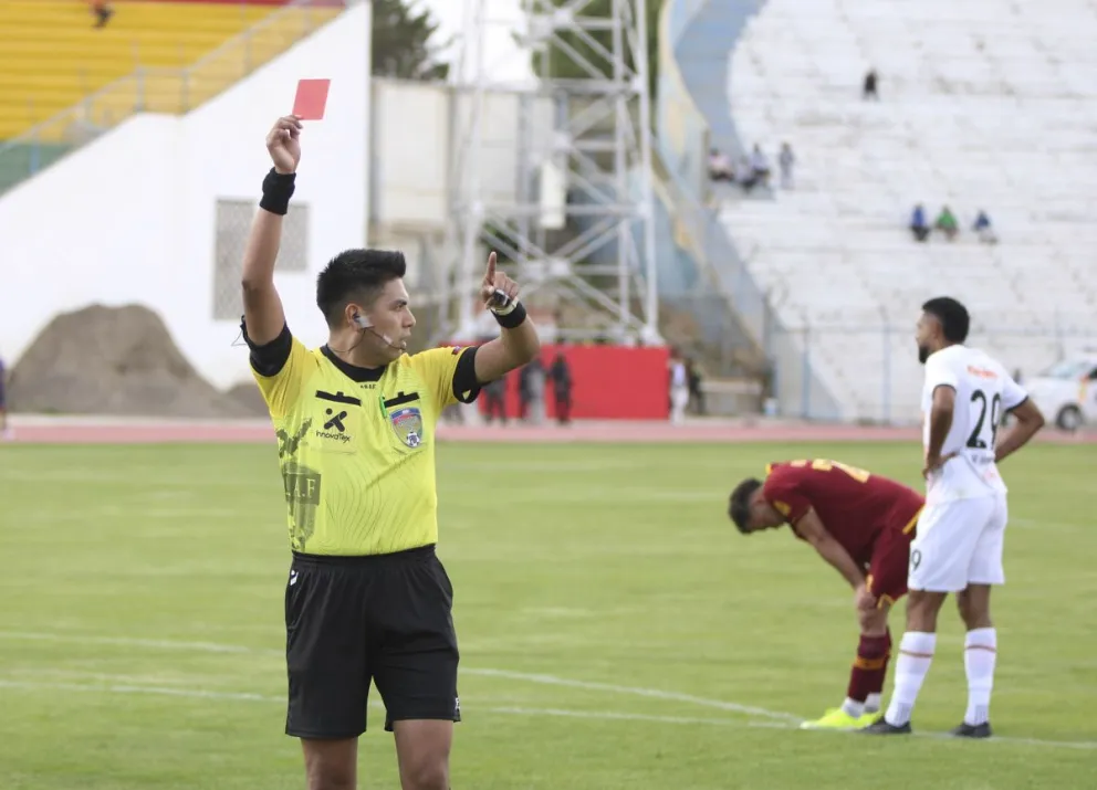 Mendoza y Vera son los nuevos árbitros con insignia FIFA para la ...