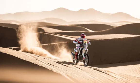El boliviano Daniel Nosiglia escala un puesto en la general de las motos del Dakar 2025 | Visión 360