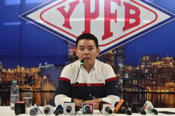 YPFB resarcirá daños que vehículos y surtidores hayan sufrido con el combustible sin ...