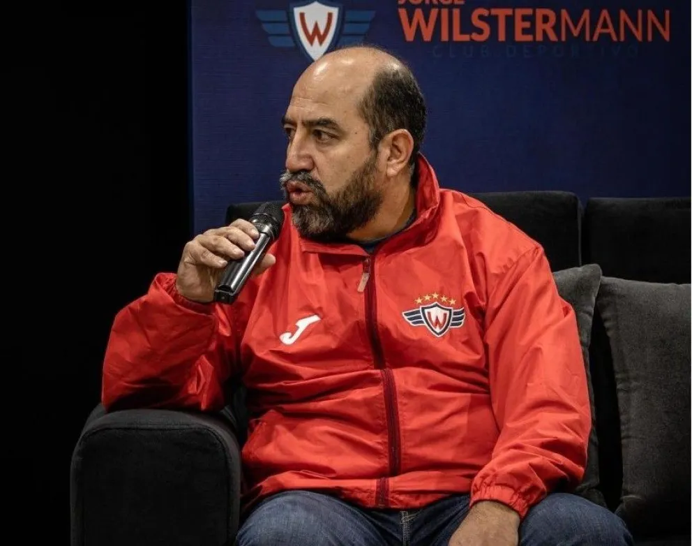 Duro castigo a Wilstermann, FIFA le impide contratar jugadores por los ...