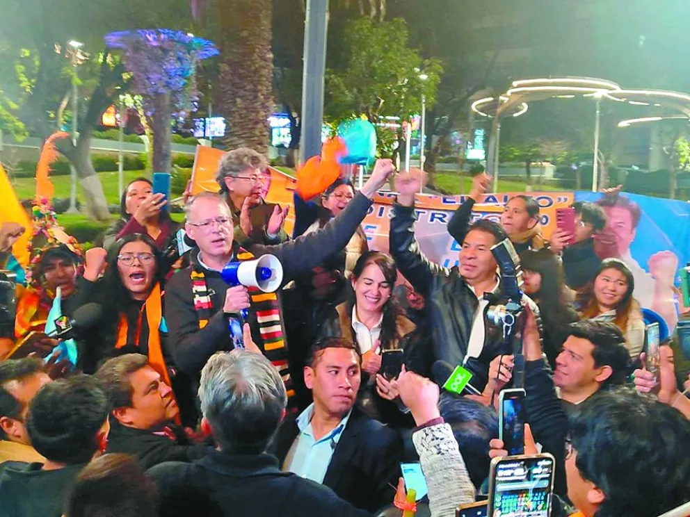 “No estamos claudicando”: Dunn no se baja de la política y hasta abre ...