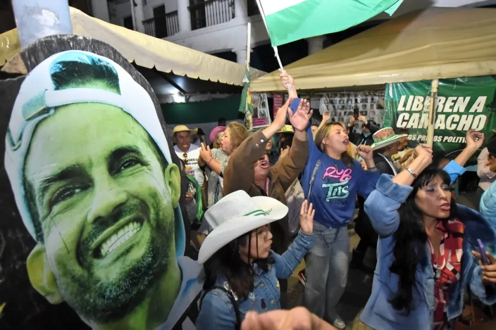 En Santa Cruz esperan expectantes a Luis Fernando Camacho tras 974 días ...