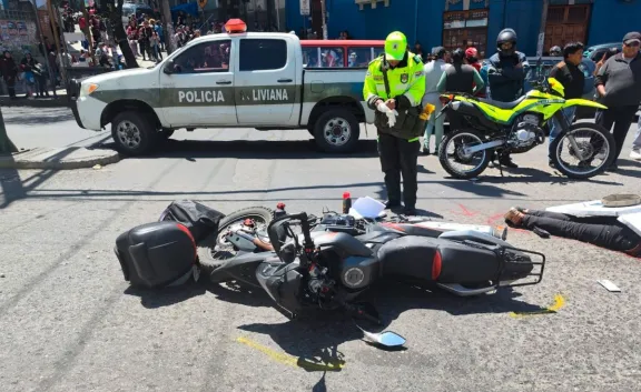 Motociclista repartidor muere atropellado por un camión en La Paz ...