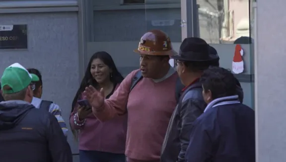 El líder de la COB reaparece en público y asiste al diálogo con el ...